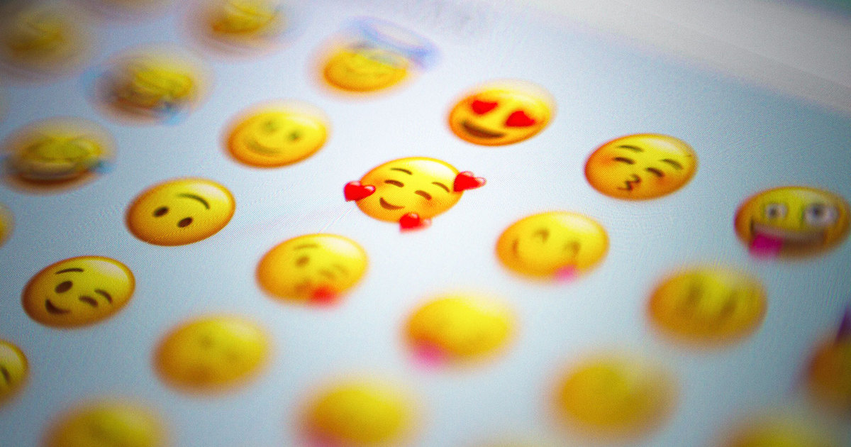 Passo a passo para usar emojis no trabalho sem passar vergonha