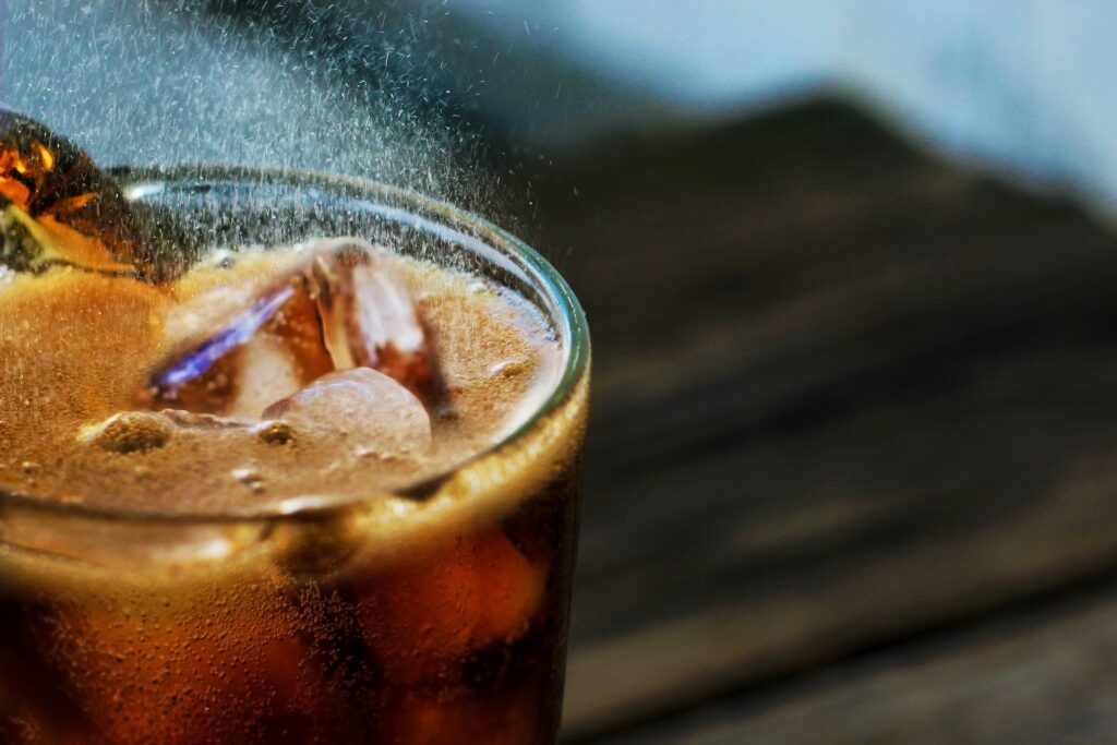 SEGREDO REVELADO: por que tem Coca-Cola com tampa amarela?