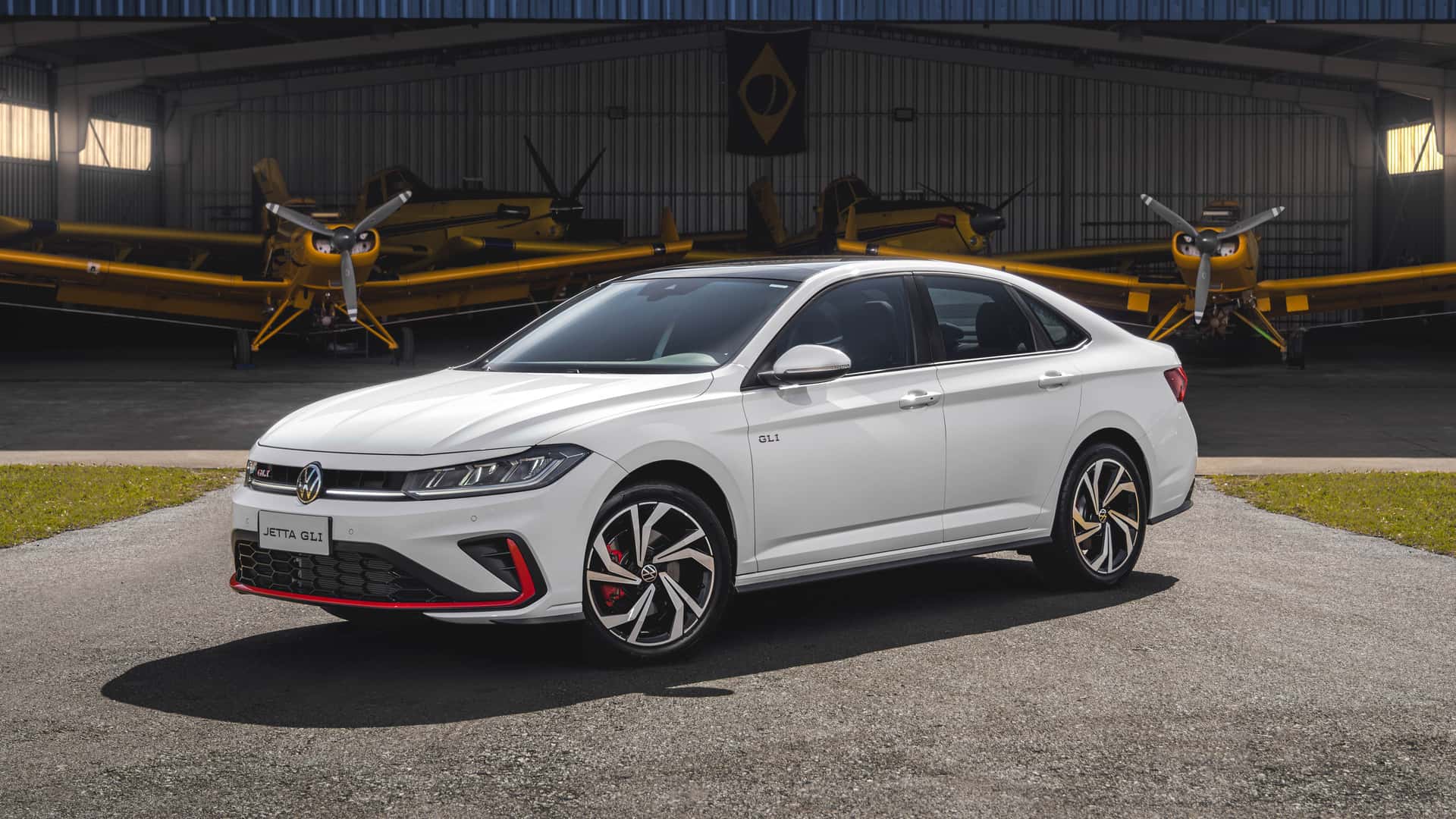 Volkswagen Jetta GLI 2026 é lançado em outubro com 231 cv