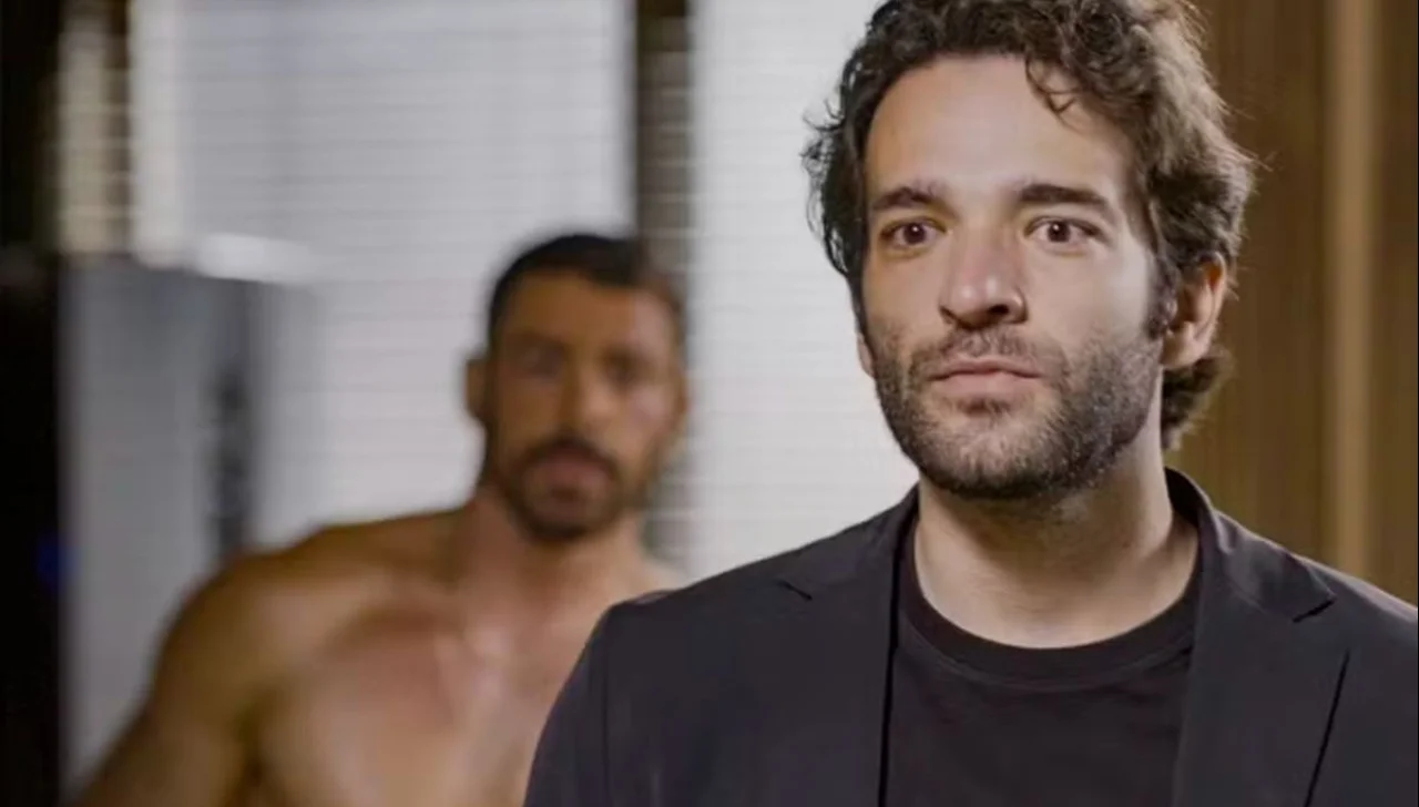 Afonso descobre traição de Maria de Fátima com César em Vale Tudo