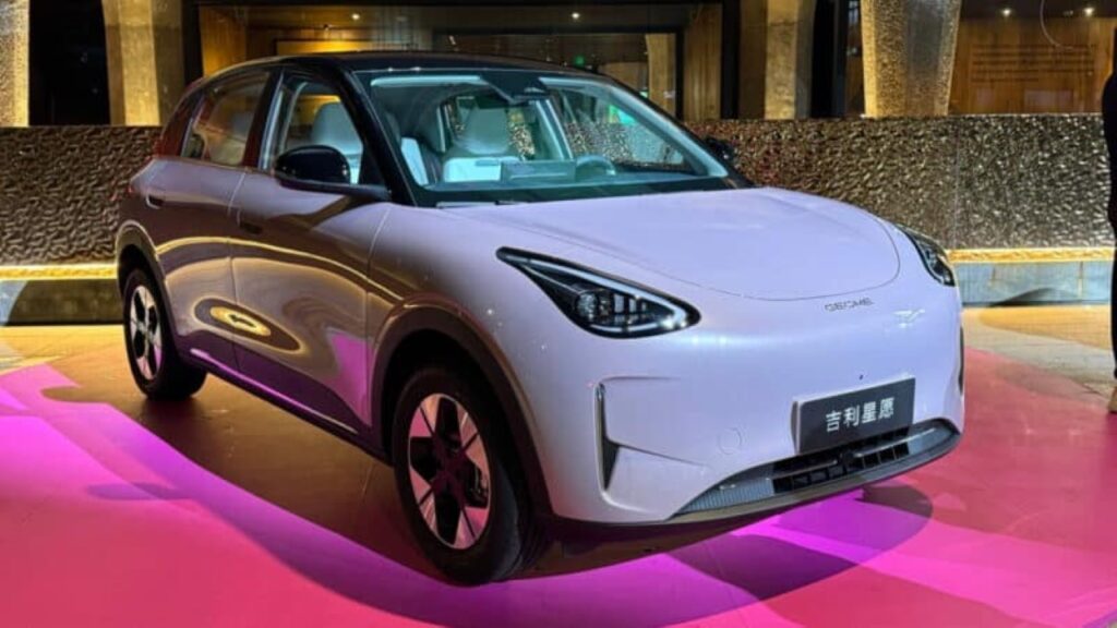 Geely EX2 é lançado no Brasil para concorrer com BYD Dolphin