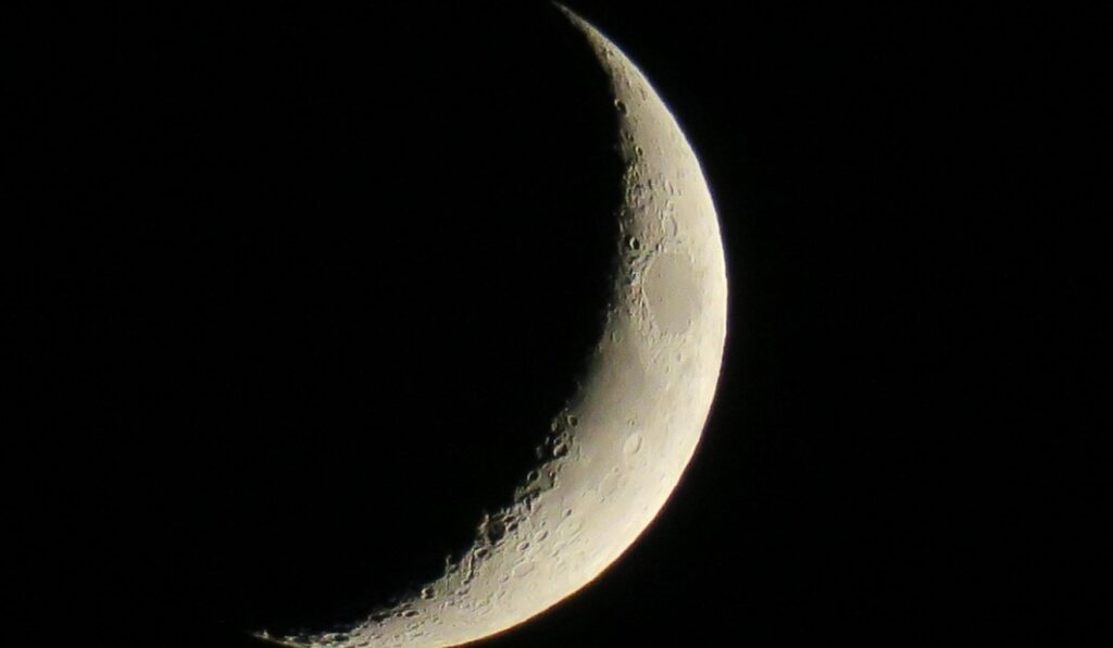Fase da lua de hoje (10/01) e calendário lunar atualizado